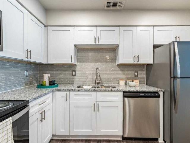 Regency Lakeside Apartment Homes 2 Bedroom Apartment for Rent at 10506 Pacific St, Omaha, NE 68114