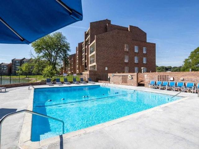 Regency Lakeside Apartment Homes 3 Bedroom Apartment for Rent at 10506 Pacific St, Omaha, NE 68114
