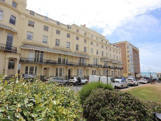 Regency Square, Brighton 3 bed flat to rent £2,200 pcm £508 pw