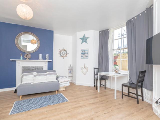 Regency Square, Brighton BN1, Studio to rent, £1,050 pcm | PrimeLocation