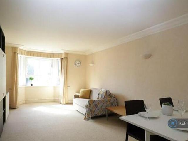 Regent Court, London, 2 Bedroom Flat