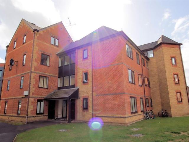 Regent Court, Reading RG1, 2 bed flat to rent, £1,500 pcm | PrimeLocation