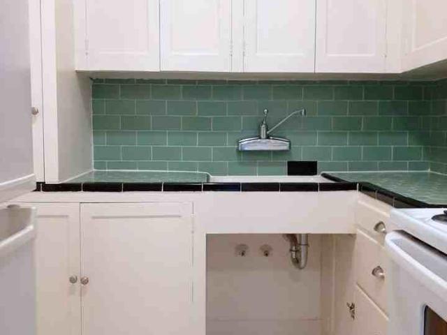 REGENT APARTMENTS REG01 Studio Apartment for Rent at 1975 Nw Everett St, Portland, OR 97209 Northwest District