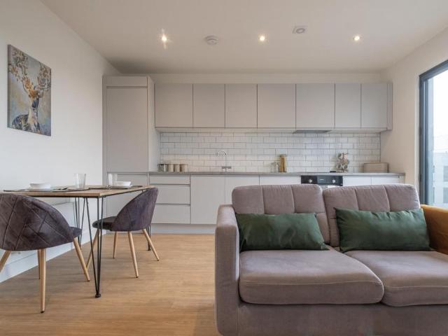 Regent Farm Road, Gosforth, Newcastle. 2 bed apartment to rent £1,325 pcm £306 pw