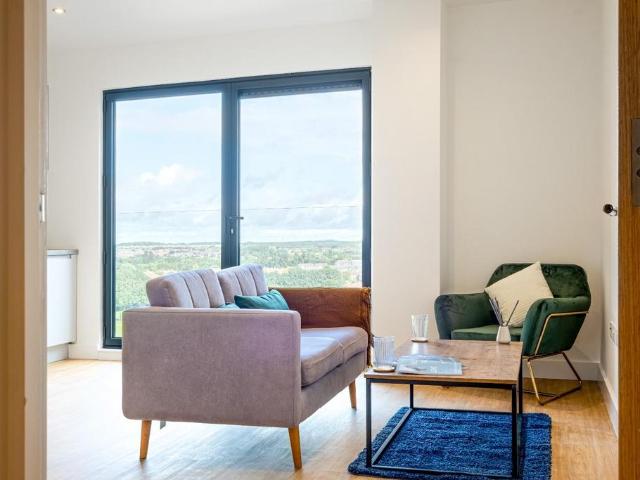 Regent Farm Road, Gosforth, Newcastle. 2 bed apartment to rent £1,425 pcm £329 pw