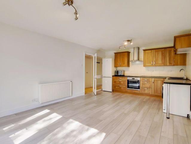 Regent Square, Bow E3 2 bed flat to rent £2,200 pcm £508 pw