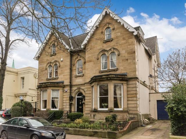 Regent Square, DONCASTER 2 bed apartment to rent £1,050 pcm £242 pw