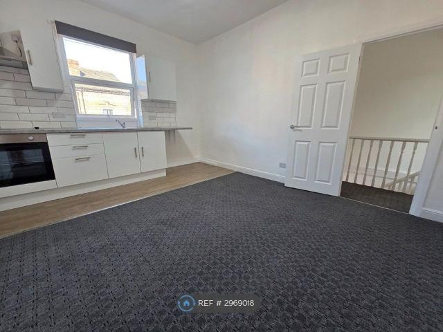 Regent St, Wakefield WF1, 2 bed flat to rent, £900 pcm | PrimeLocation