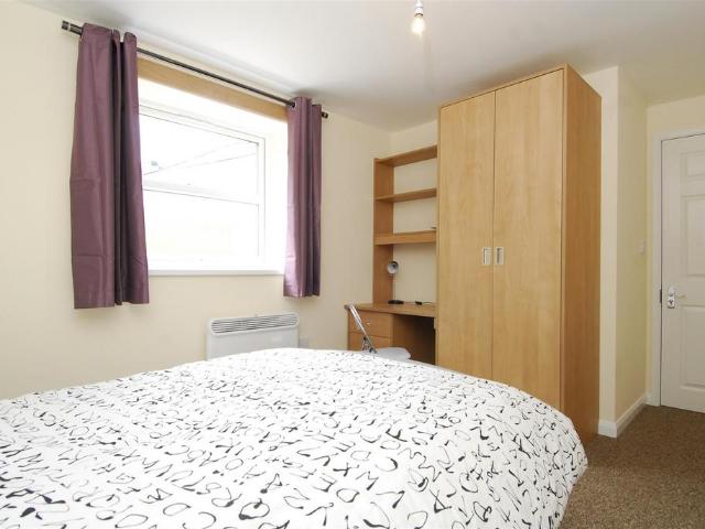 Regent Street, Plymouth PL4 2 bed apartment to rent £1,326 pcm £306 pw