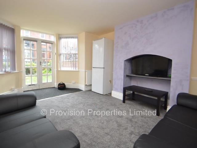 Regent Park Terrace, Hyde Park LS6 3 bed flat to rent £1,495 pcm £345 pw