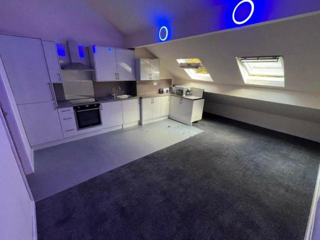 Regent Park Terrace, Hyde Park LS6 6 bed terraced house to rent £3,328 pcm £768 pw