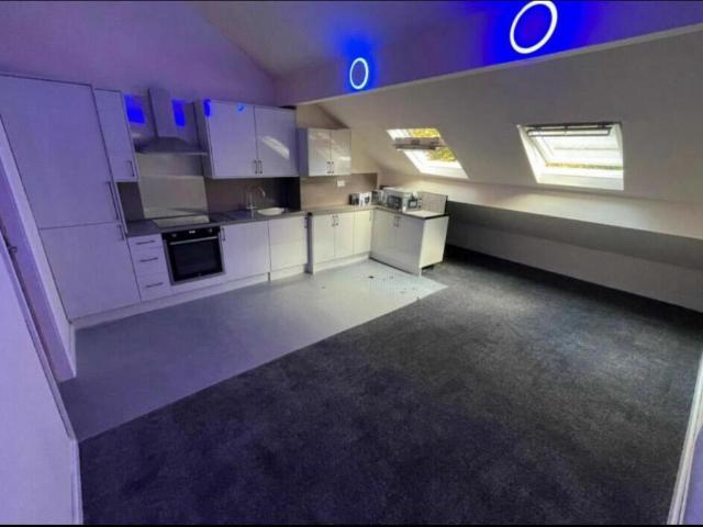 Regent Park Terrace, Leeds LS6 6 bed house to rent £3,354 pcm £774 pw