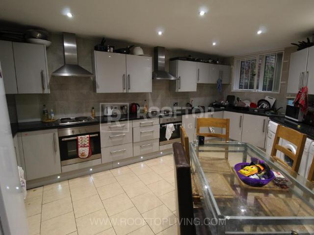 Regent Park Terrace, Leeds LS6 9 bed house to rent £4,485 pcm £1,035 pw