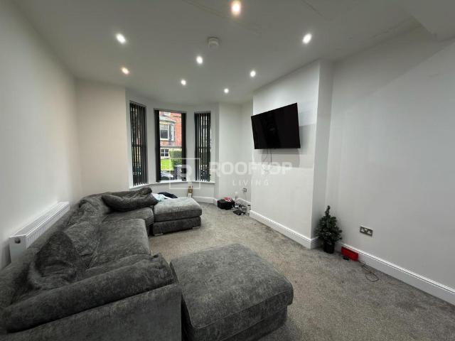 Regent Park Terrace, Leeds LS6 9 bed house to rent £5,460 pcm £1,260 pw