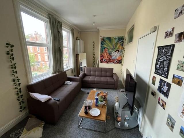 Regent Park Avenue, Hyde Leeds LS6, 6 bed terraced house to rent, £2,548 pcm | PrimeLocation