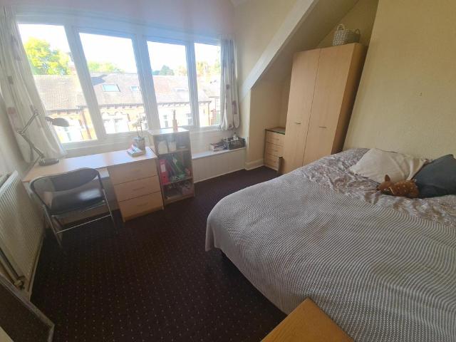 Regent Park Avenue, Leeds 6 bed flat to rent £2,574 pcm £594 pw