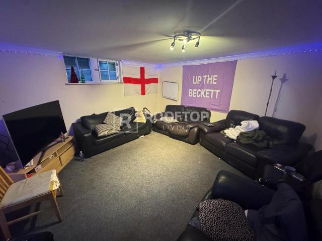 Regent Park Avenue, Leeds LS6 10 bed house to rent £5,070 pcm £1,170 pw