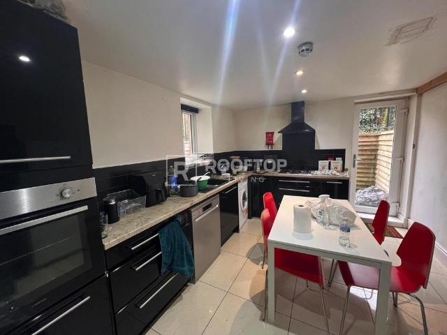 Regent Park Avenue, Leeds LS6 4 bed house to rent £2,877 pcm £664 pw