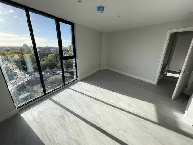 Regent Plaza Block B, 84 Oldfield. 1 bed flat to rent £1,000 pcm £231 pw