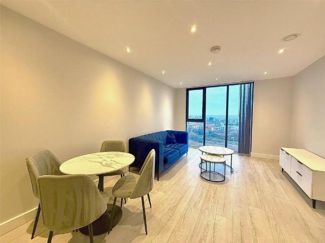 Regent Plaza Block B, 84 Oldfield. 2 bed flat to rent £1,275 pcm £294 pw