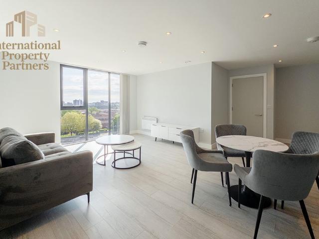 Regent Plaza, Block B, Oldfield Road, Salford M5, 3 bed flat to rent, £1,800 pcm | PrimeLocation