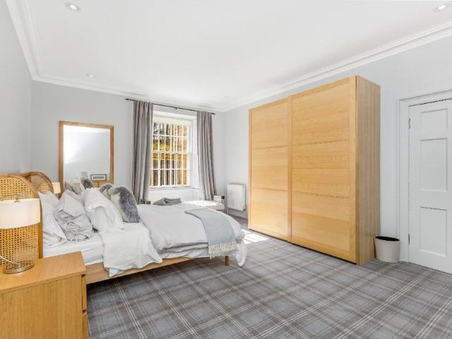 Regent Terrace, Calton Hill. 3 bed flat to rent £4,000 pcm £923 pw