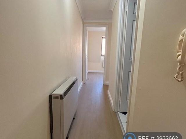 Regents Court, Newbury, RG14 2 bed flat to rent £1,125 pcm £260 pw