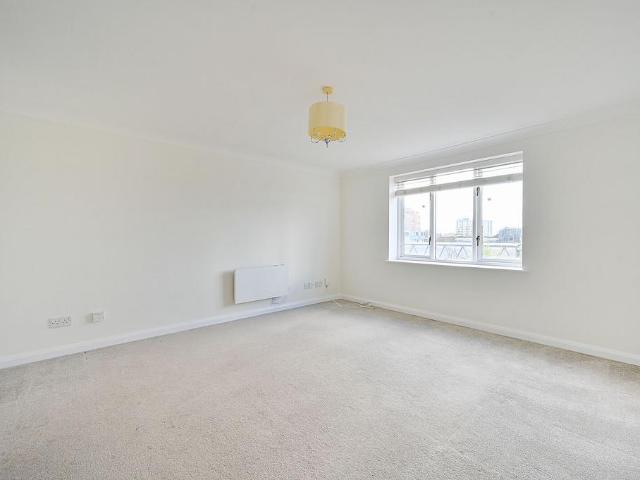 Regents Court, Kingston, Kingston. 2 bed flat to rent £2,150 pcm £496 pw