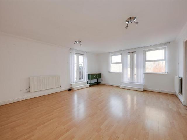 Regents Gate House, Horseferry Road, E14 2 bed apartment to rent £2,150 pcm £496 pw