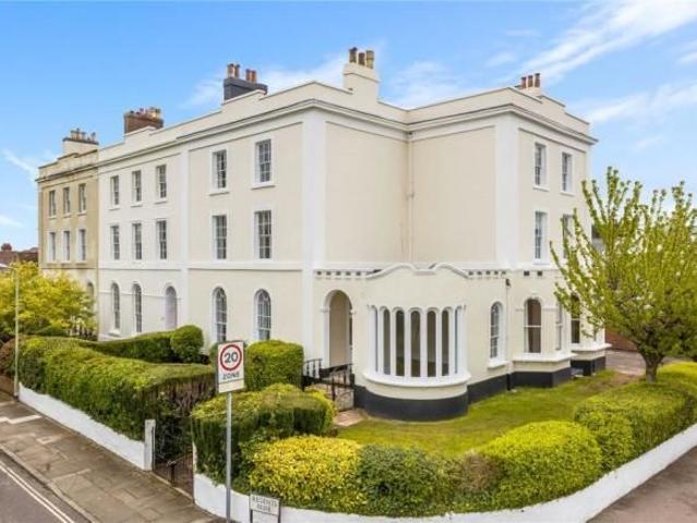 Regents Park, Exeter EX1, Room to rent, £750 pcm | PrimeLocation