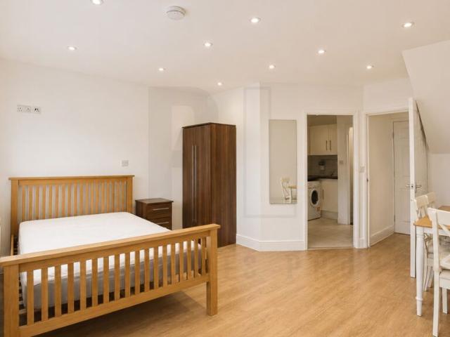 Regents Park Road, London N3, Studio to rent, £1,350 pcm | PrimeLocation