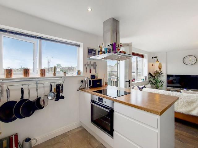 Regents Park Road, London NW1, 2 bed flat to rent, £3,000 pcm | PrimeLocation