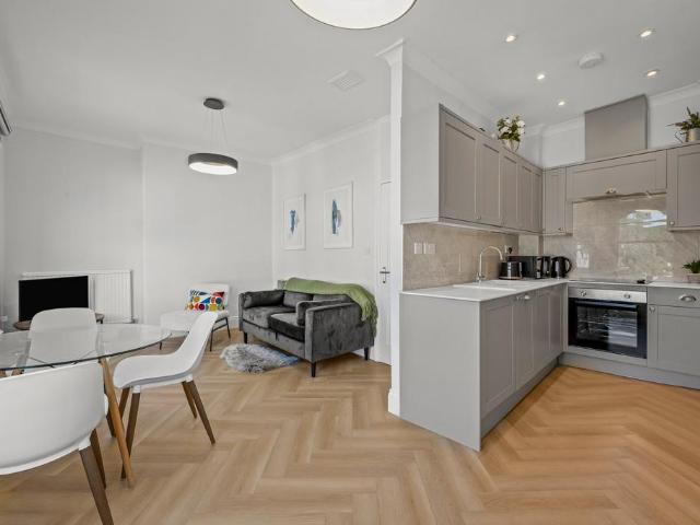 Regents Park Road, Primrose Hill, London 1 bed flat to rent £3,012 pcm £695 pw