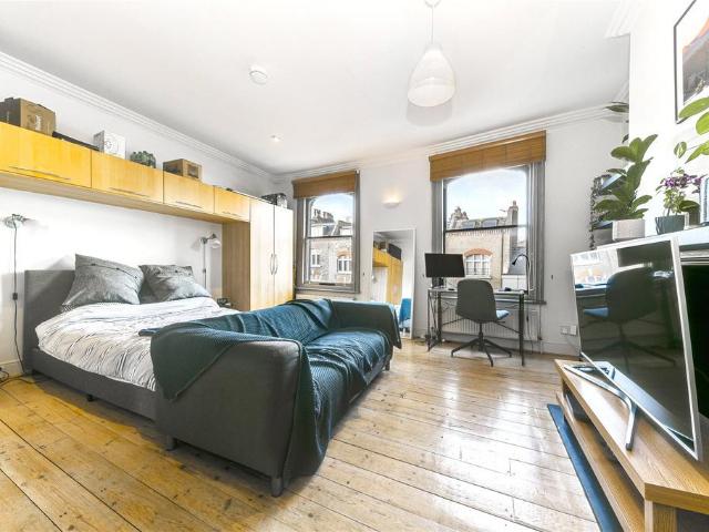 Regents Park Road, Primrose Hill. Studio to rent £2,000 pcm £462 pw