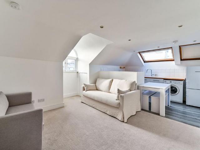 Regents Park Road, Regent's Park. 1 bed flat to rent £2,495 pcm £576 pw