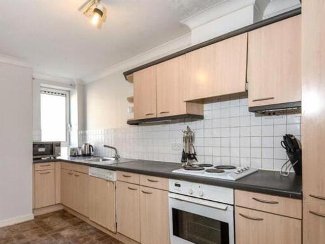 Regents Plaza Apartments, Kilburn, 3 Bedroom Flat