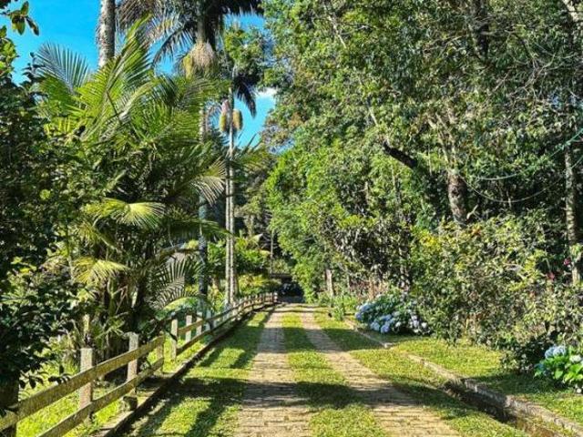 Região cercada pela natureza com 1.000m² e vista aberta para o vale em São João Novo