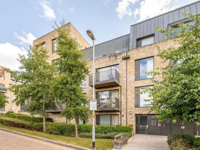 Regiment Hill, Mill Hill, London, NW7 1 bed flat to rent £1,900 pcm £438 pw