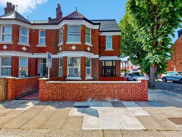 Regina Road, Ealing W13, 2 bed flat to rent, £2,200 pcm | PrimeLocation