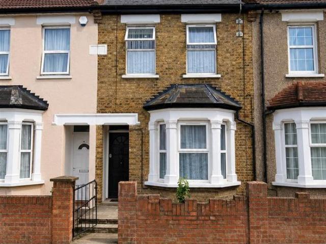 Regina Road, Southall 2 bed flat to rent £1,900 pcm £438 pw