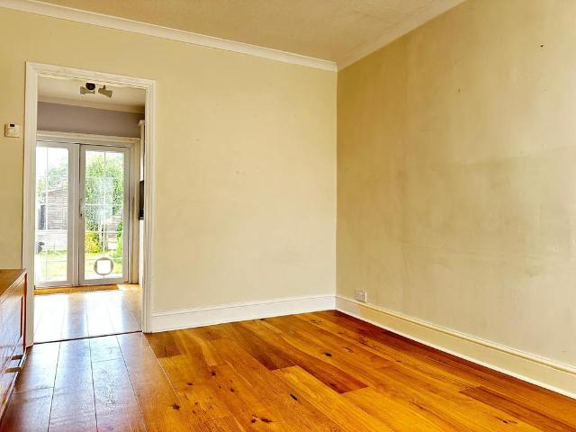 Regina Road, Southall UB2 4 bed flat to rent £2,800 pcm £646 pw