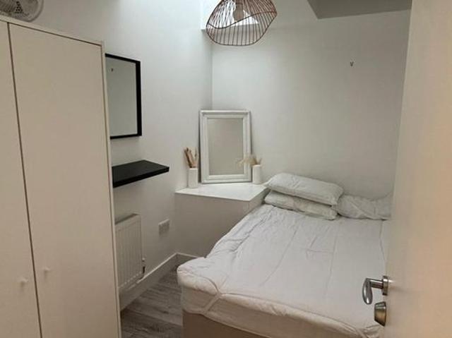 Reginald Square, London SE8, 3 bed flat to rent, £3,250 pcm | PrimeLocation