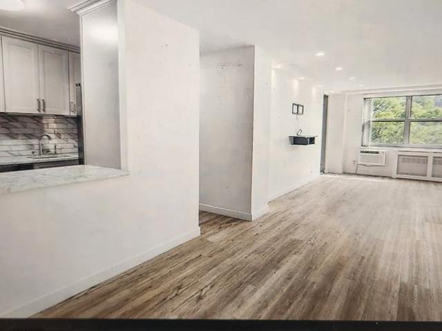 Rego Park room in Rego Park Sept. 30th