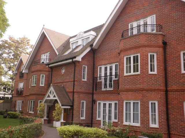 Reigate Road, Reigate 2 bed apartment to rent £1,700 pcm £392 pw