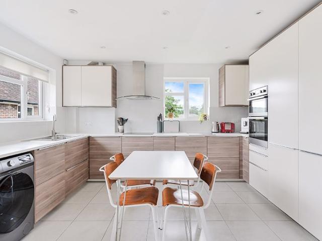 Reigate Road, Reigate RH2, 2 bed flat to rent, £1,750 pcm | PrimeLocation