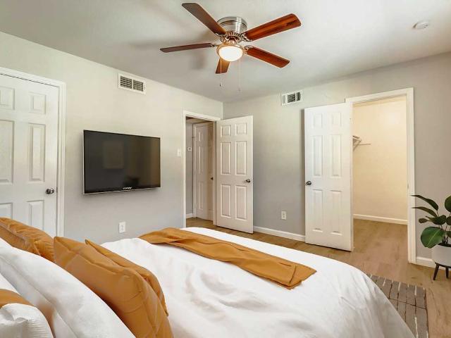 Reiger Park Apartments 2 Bedroom Apartment for Rent at 4618 Reiger Ave, Dallas, TX 75246 Peak's