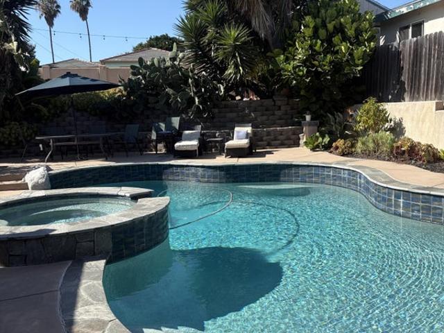 Relaxing home with a Beautiful Backyard