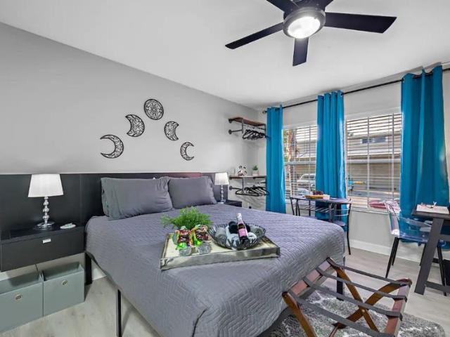 Relaxing Private Room with Shared Living Space