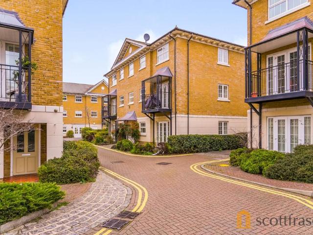 Reliance Way, Oxford, Oxfordshire, OX4 2 bed flat to rent £1,700 pcm £392 pw