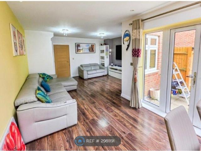 Repton Crescent, Reading RG6, 4 bed semi detached house to rent, £2,200 pcm | PrimeLocation